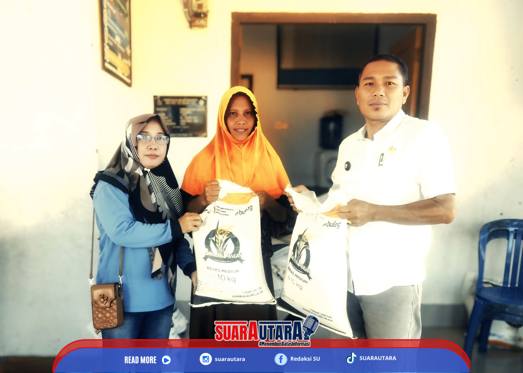 98 KPM Terima Bantuan Pangan Beras dari Pemdes Tadoy 1 - Suarautara.com